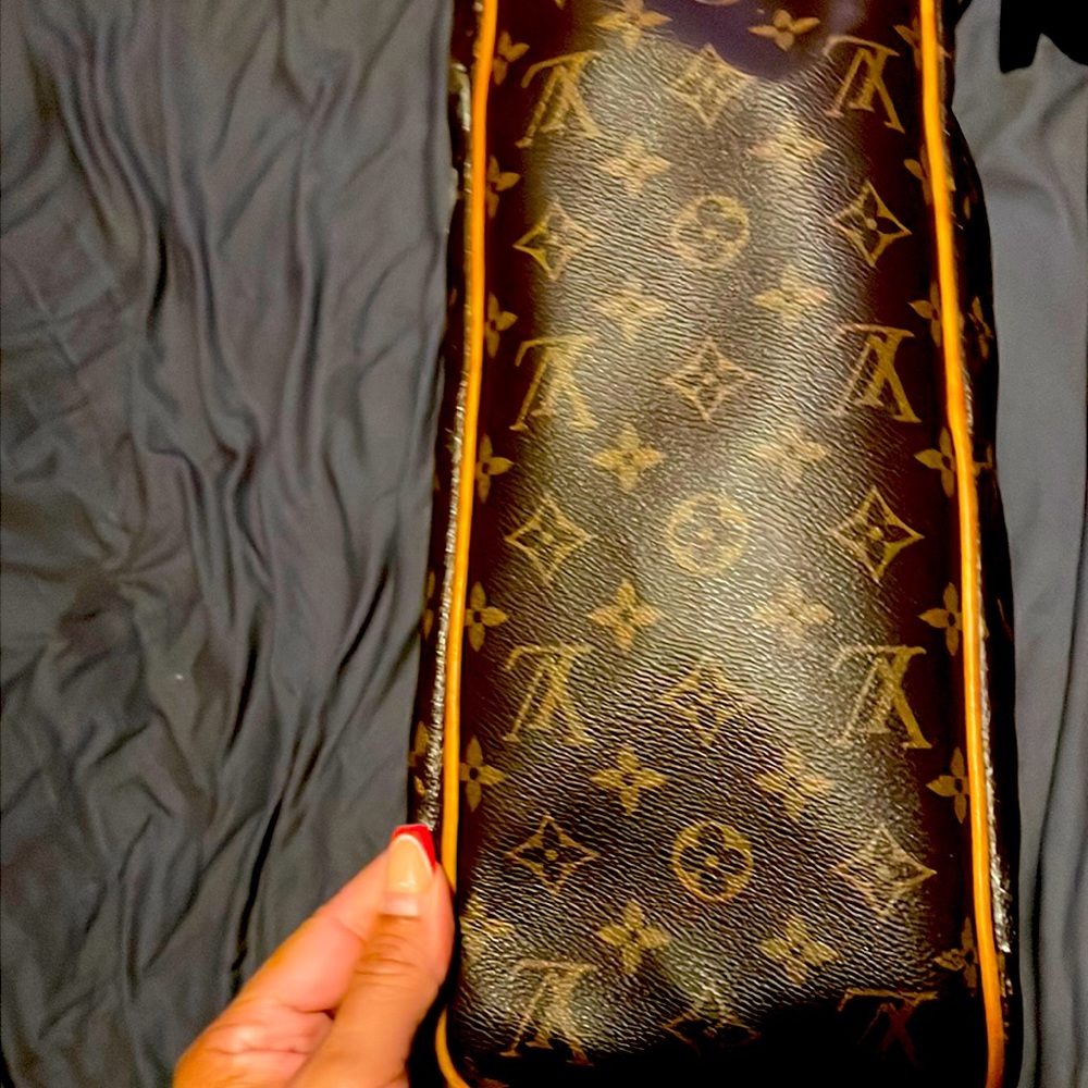 Delightful Monogram Vuitton .. - Gem